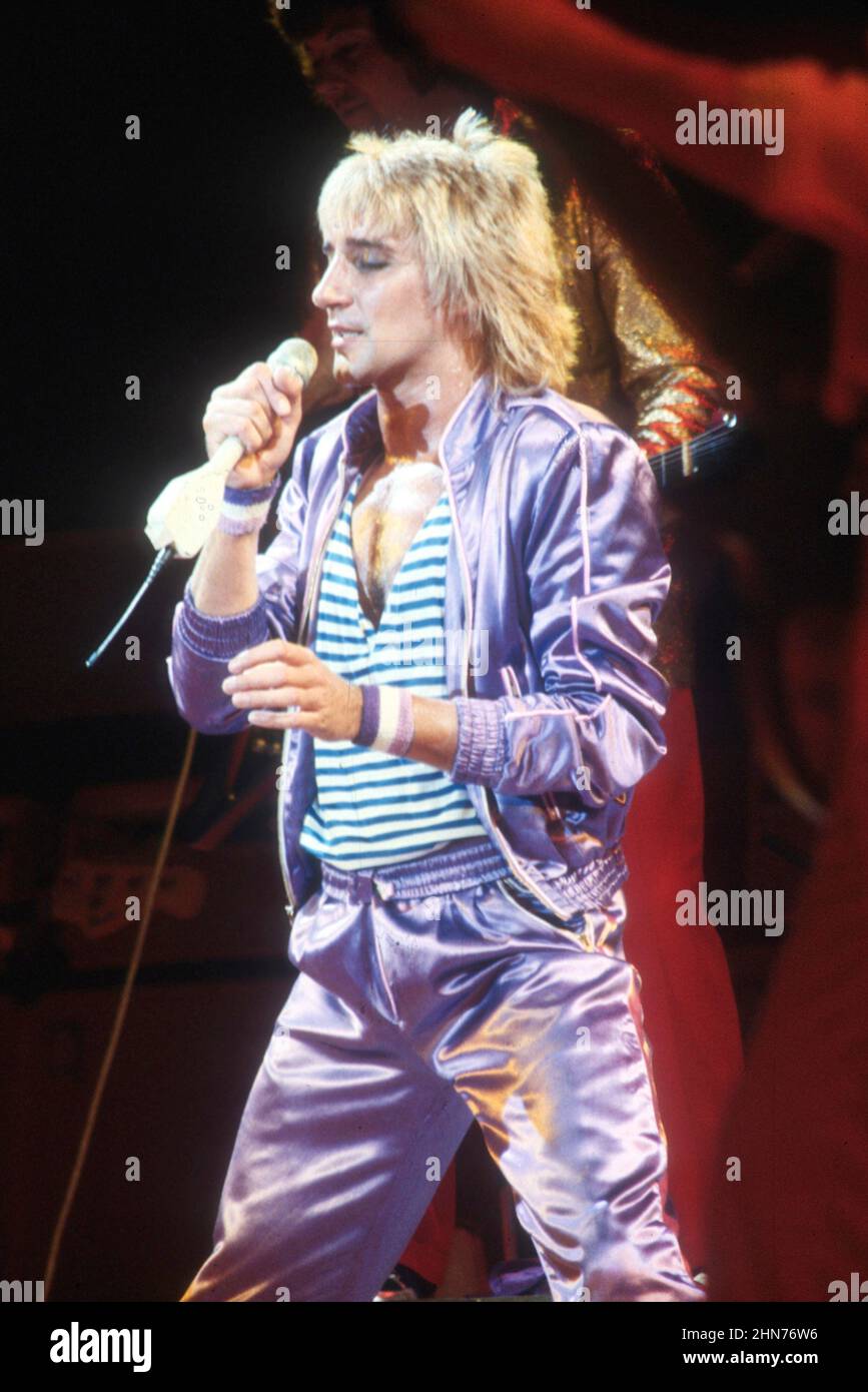 Rod stewart 1970s hi-res stock photography and images - Alamy