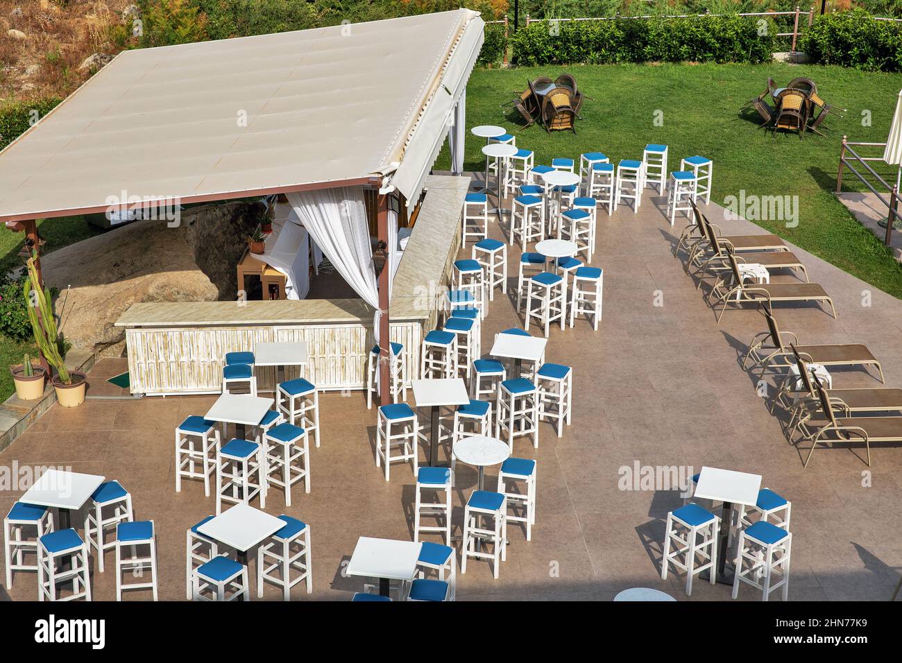 Empty bar counter hi-res stock photography and images - Alamy