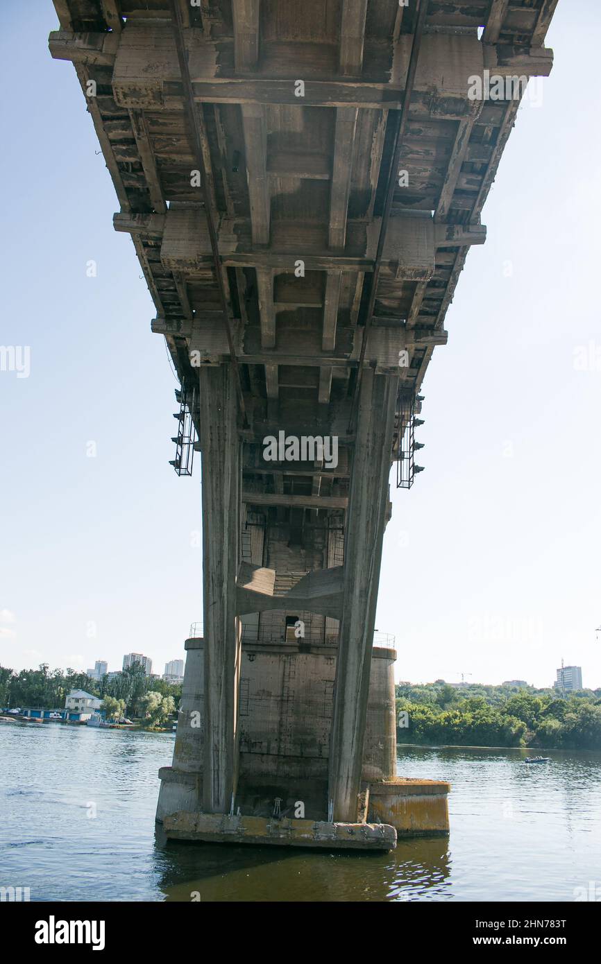 Arched railway bridge across the river in summer. Merefo-Kherson old ...