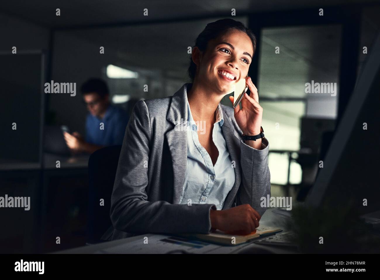 Woman looking under desk office hi-res stock photography and images - Alamy