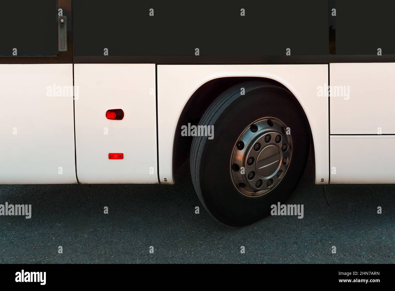 Side view of the tire of a white travel bus Stock Photo - Alamy