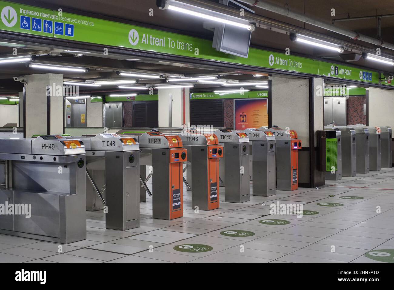 Milan cadorna metro station hi-res stock photography and images - Alamy