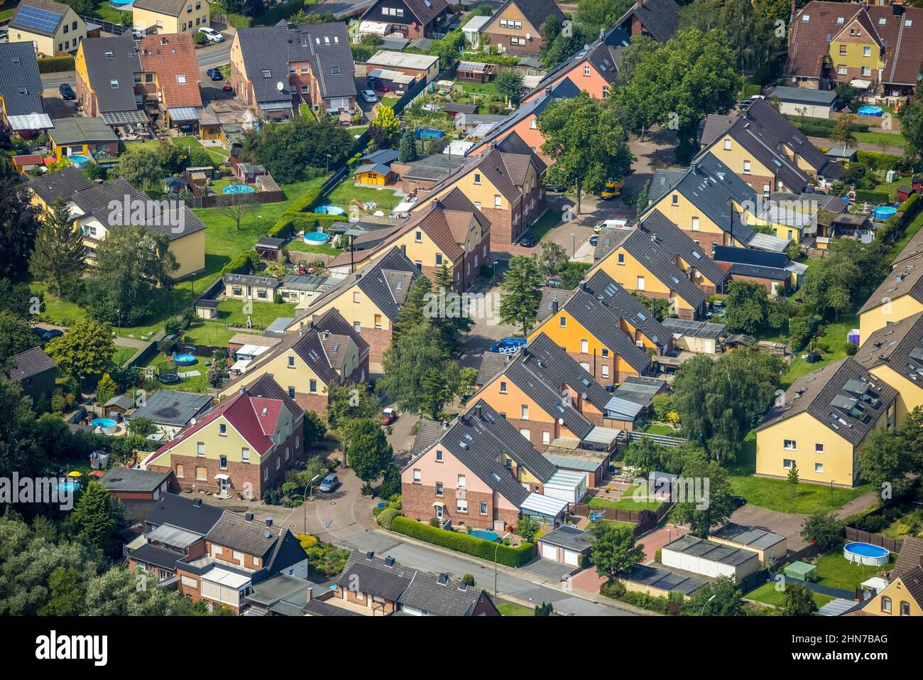 Aerial view, miners' settlement colony Glück-Auf-Straße with colourful ...