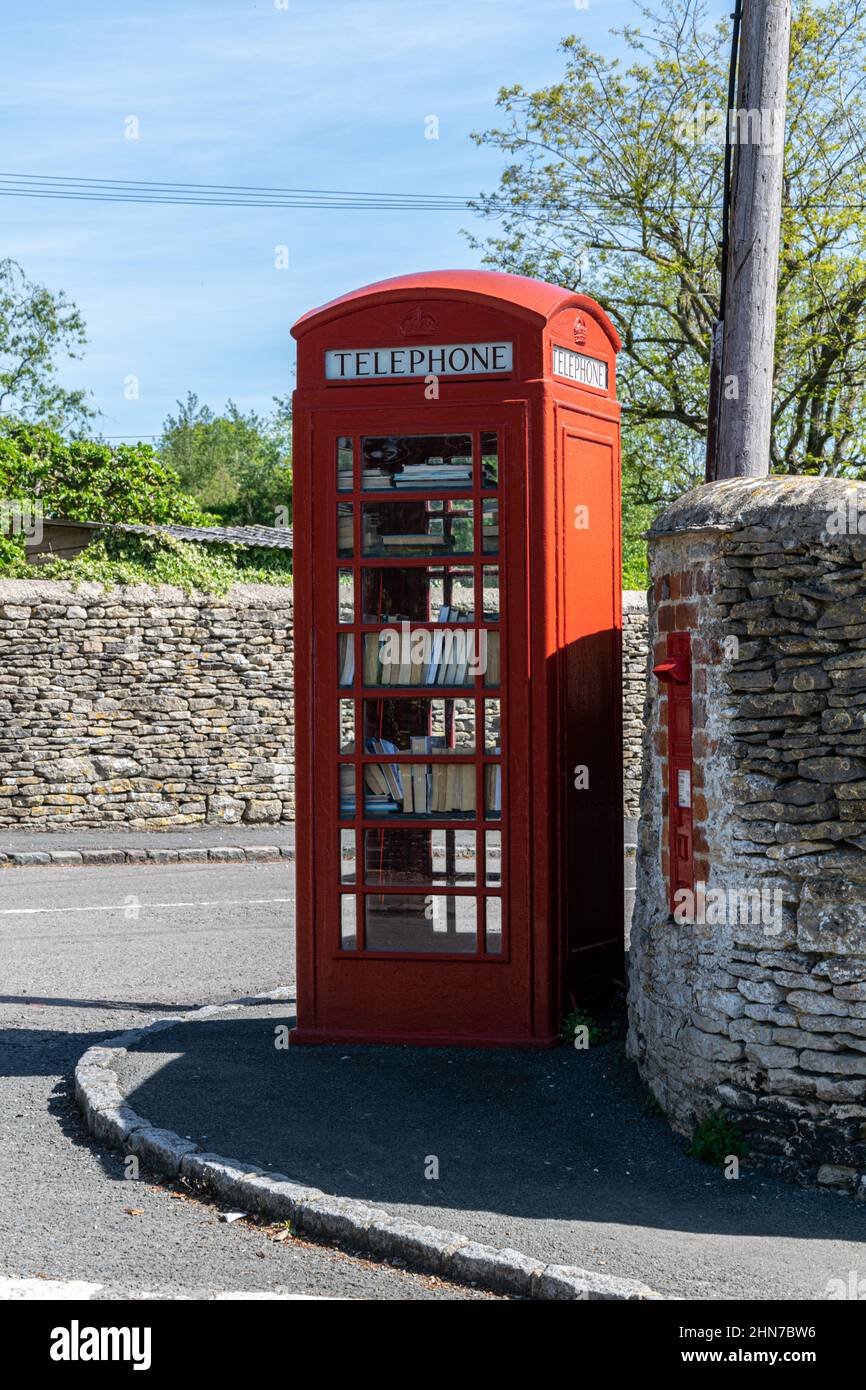 Telephone box converted into a library in the Cotswolds Stock Photo - Alamy