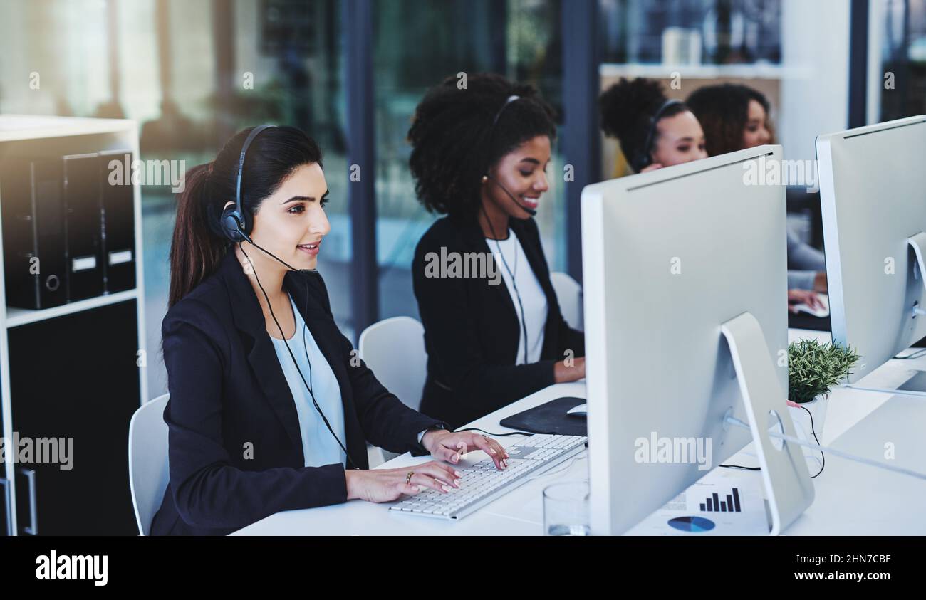 Indian call center computers hi-res stock photography and images - Alamy