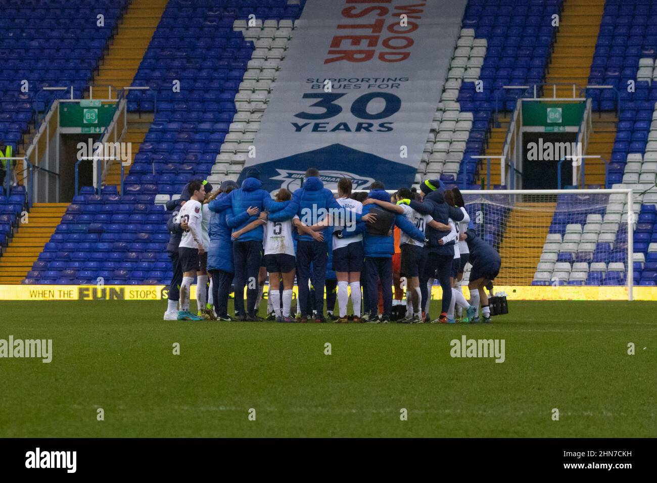 Team huddle soccer pitch hi-res stock photography and images - Alamy