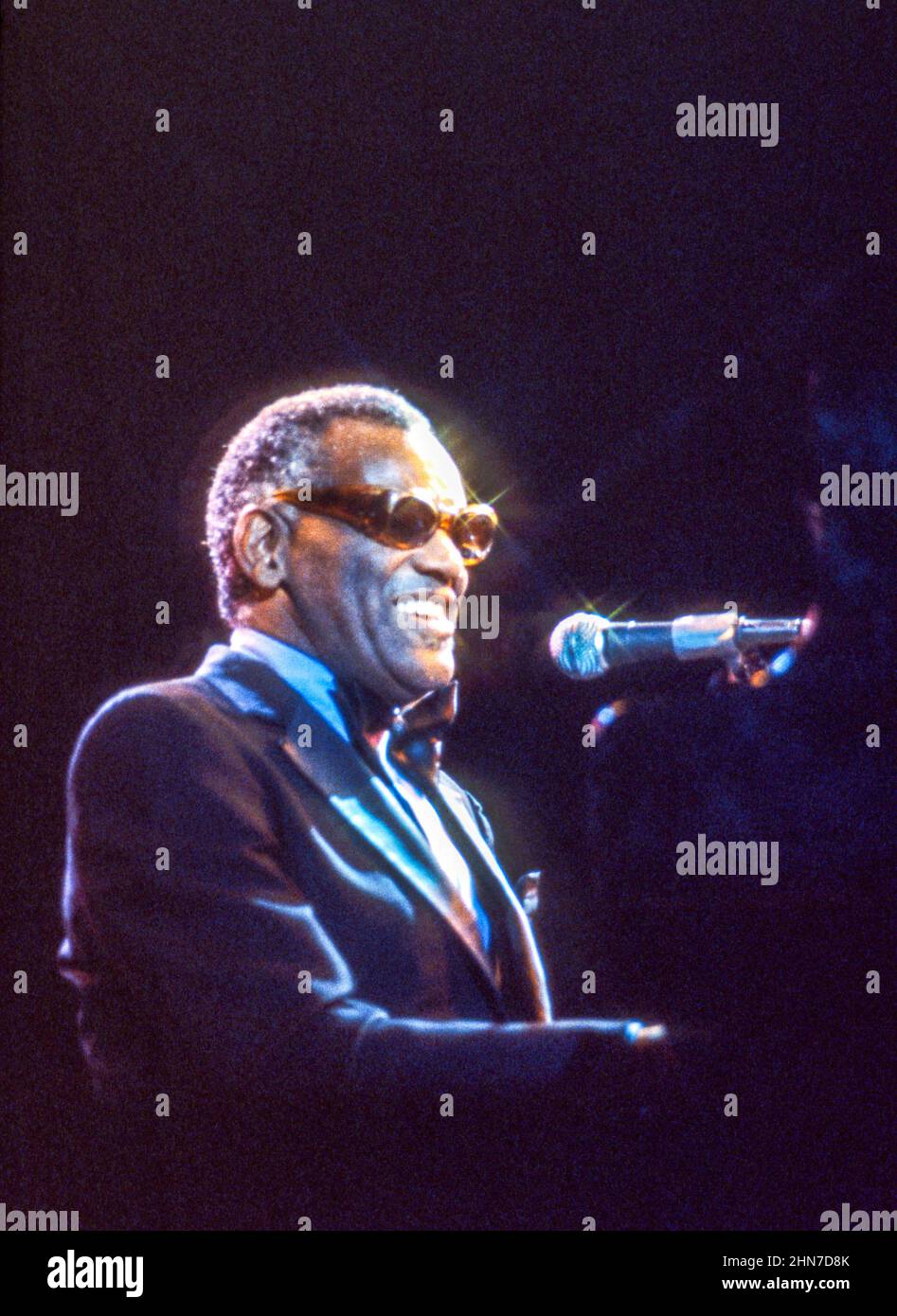 Ray charles capital radio jazz hi-res stock photography and images - Alamy