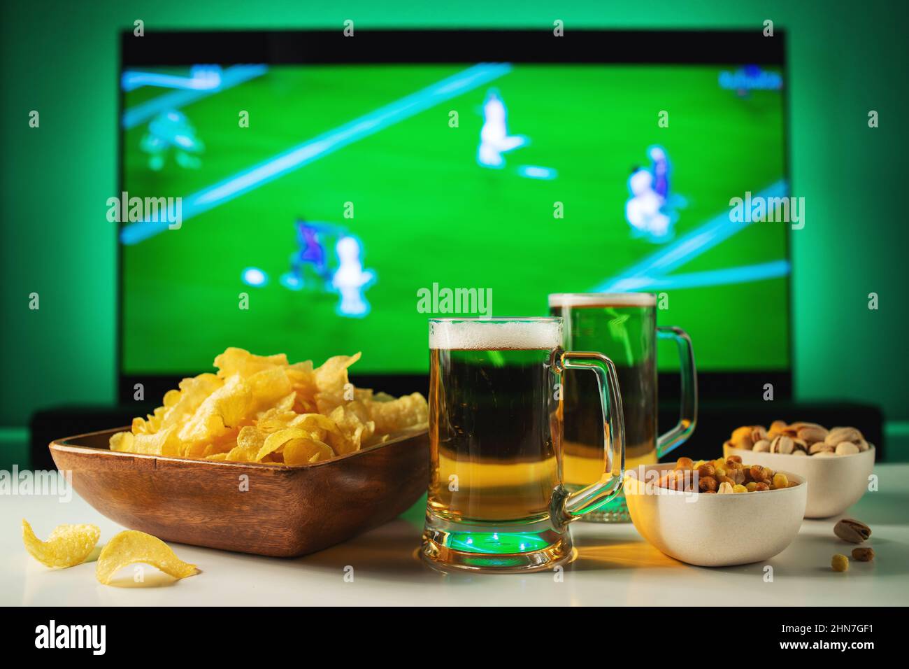 Tv football background hi-res stock photography and images - Alamy