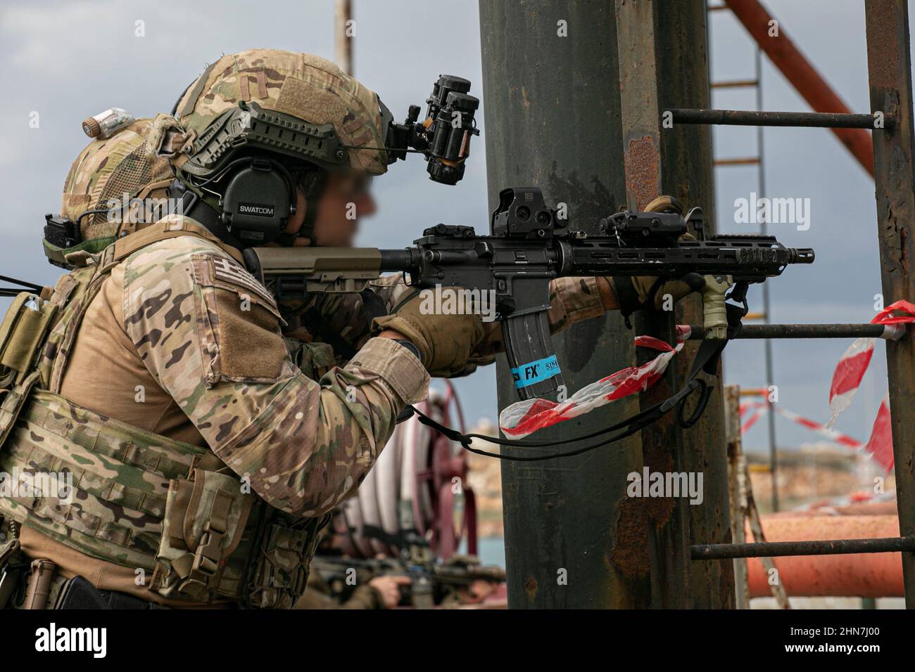Members from 10th Special Forces Group and Naval Special Warfare Task ...