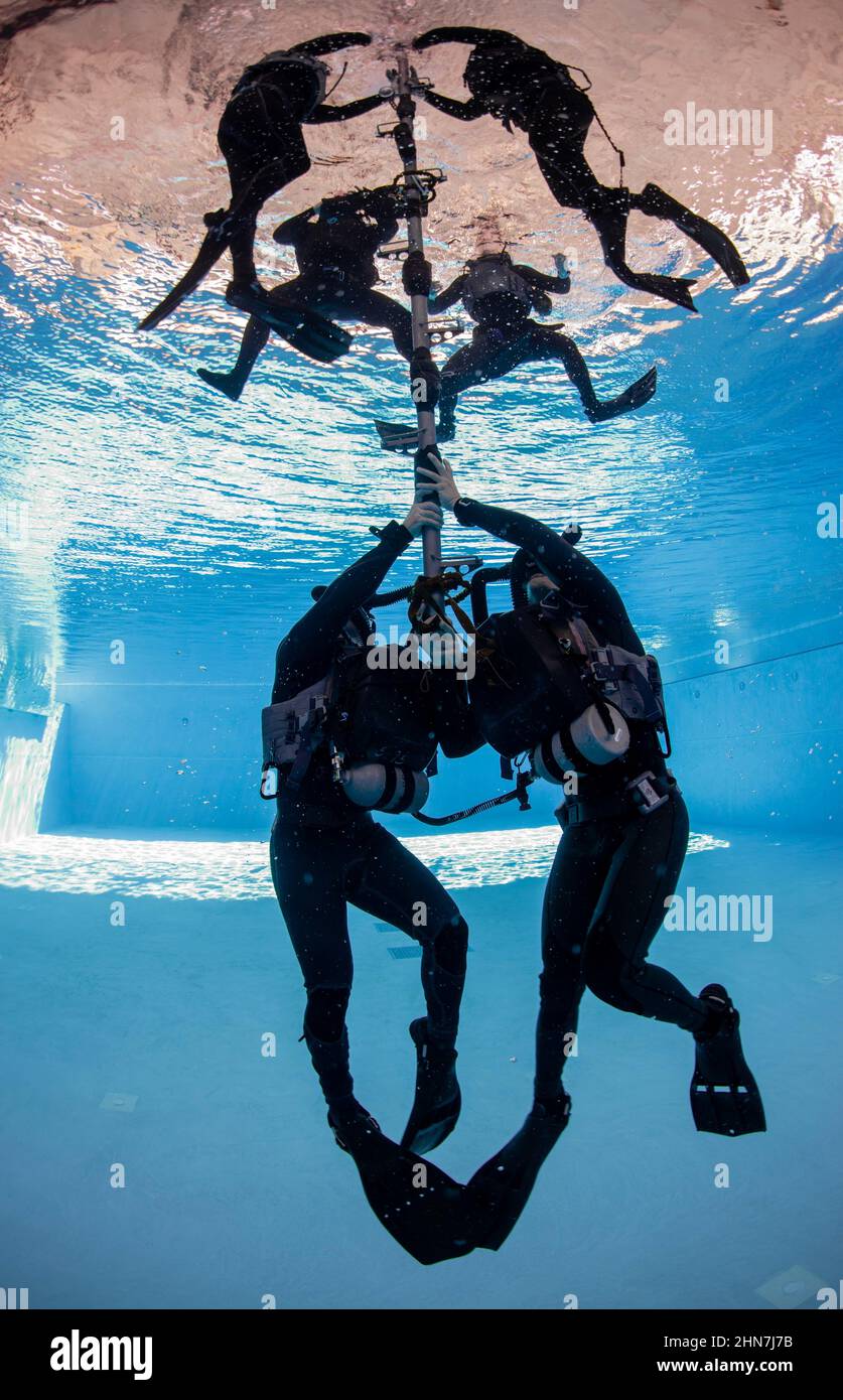 SAN DIEGO – Navy Divers assigned to a West Coast Naval Special Warfare ...