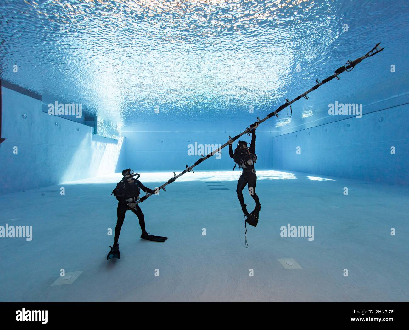 SAN DIEGO – Navy Divers assigned to a West Coast Naval Special Warfare ...
