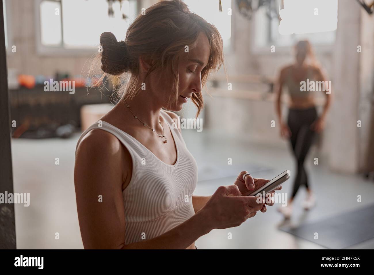 Physically fit woman gym hi-res stock photography and images - Alamy