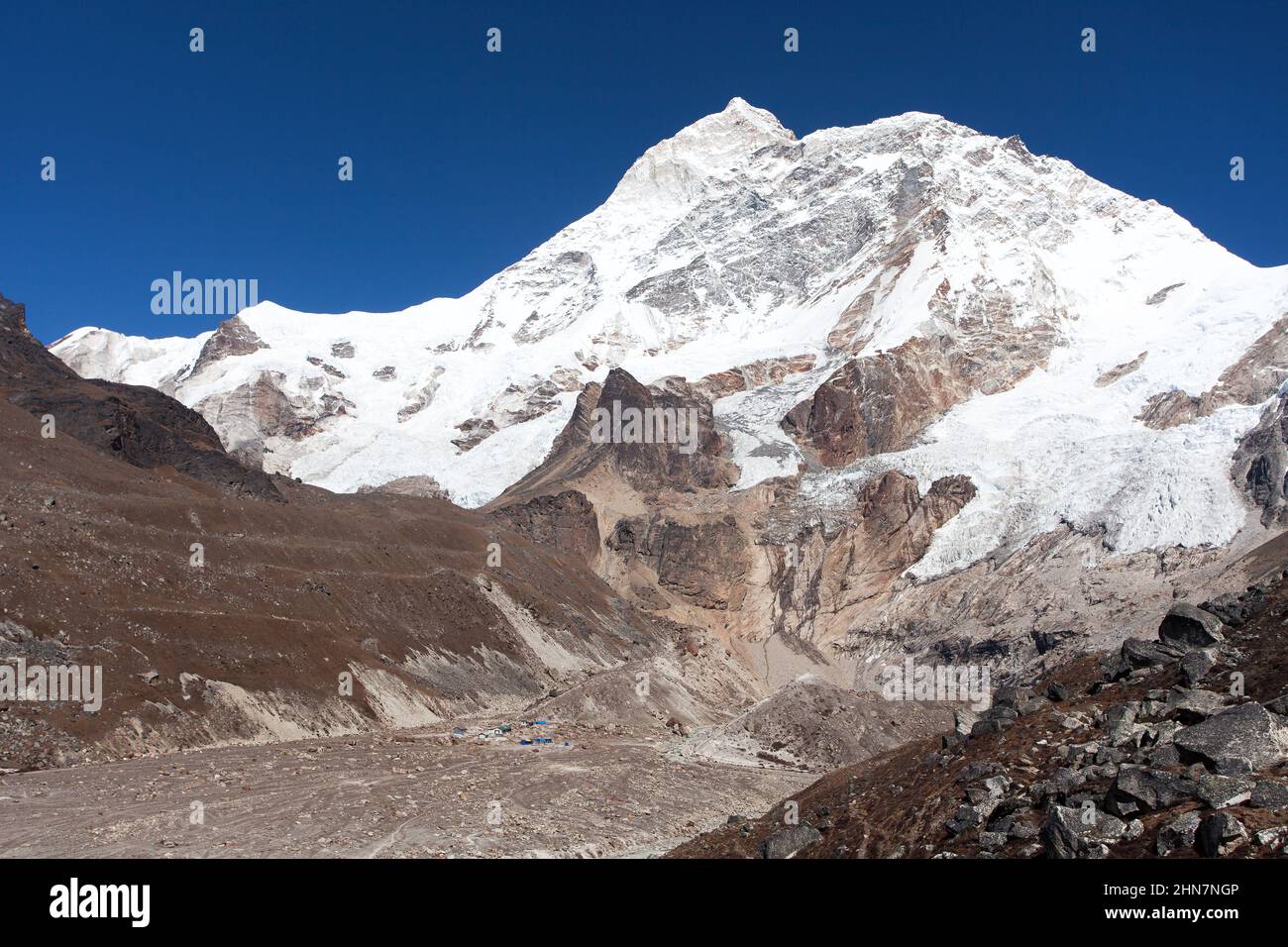 Mount Makalu, Barun valley, Nepal Himalayas mountains Stock Photo - Alamy