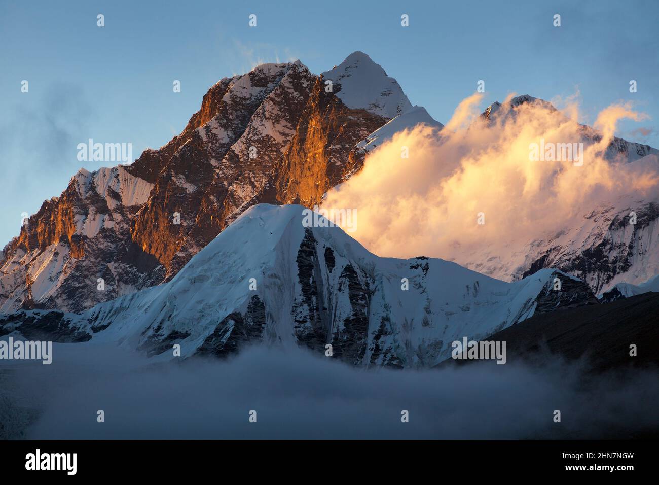 Evening sunset view of Mount Everest Lhotse and Lhotse Shar from Makalu ...