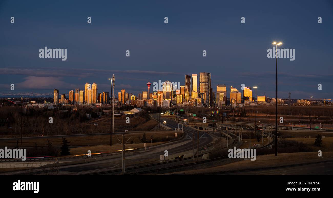 Panoramic view of Calgary's skyline at sunrise Stock Photo - Alamy