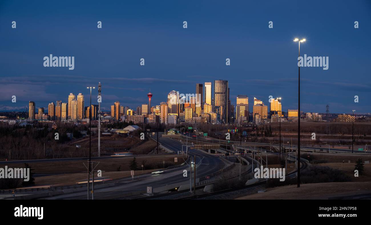 Panoramic view of Calgary's skyline at sunrise Stock Photo - Alamy