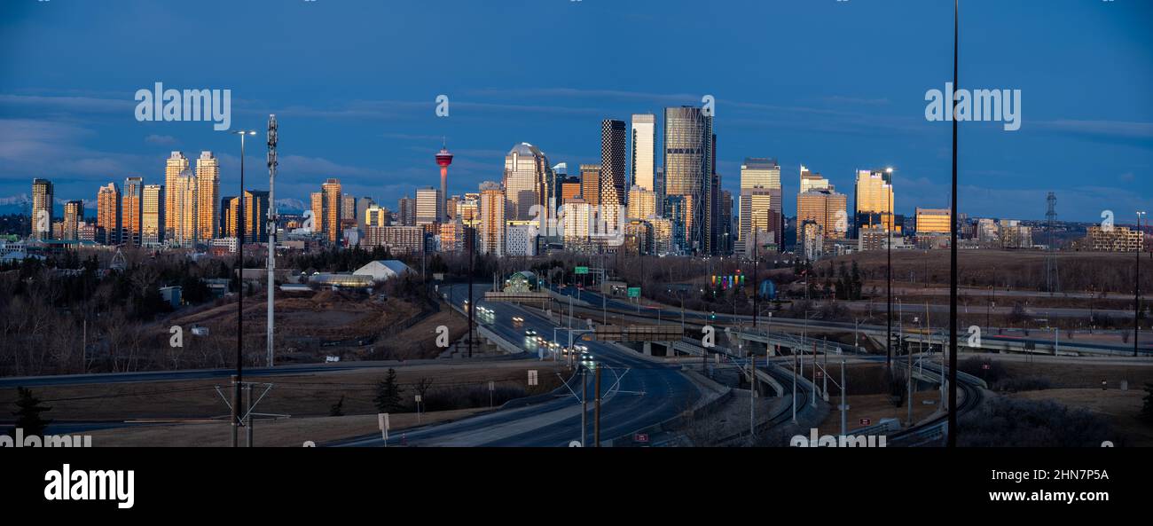 Panoramic view of Calgary's skyline at sunrise Stock Photo - Alamy