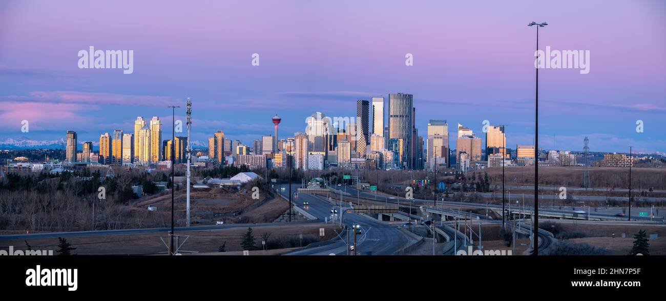 Panoramic view of Calgary's skyline at sunrise Stock Photo - Alamy