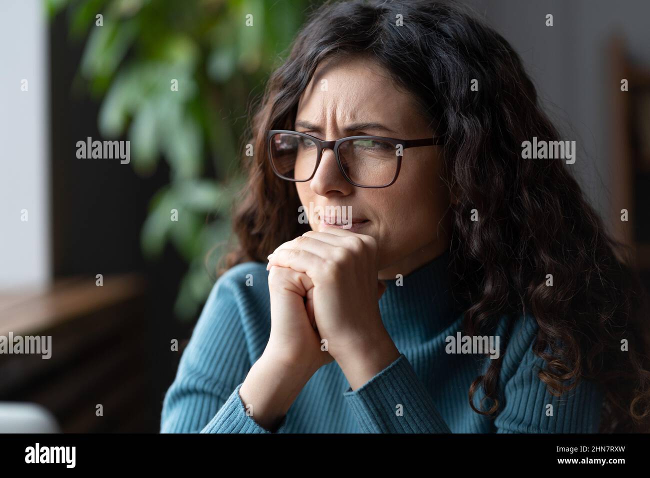 Employee stress desk hi-res stock photography and images - Alamy
