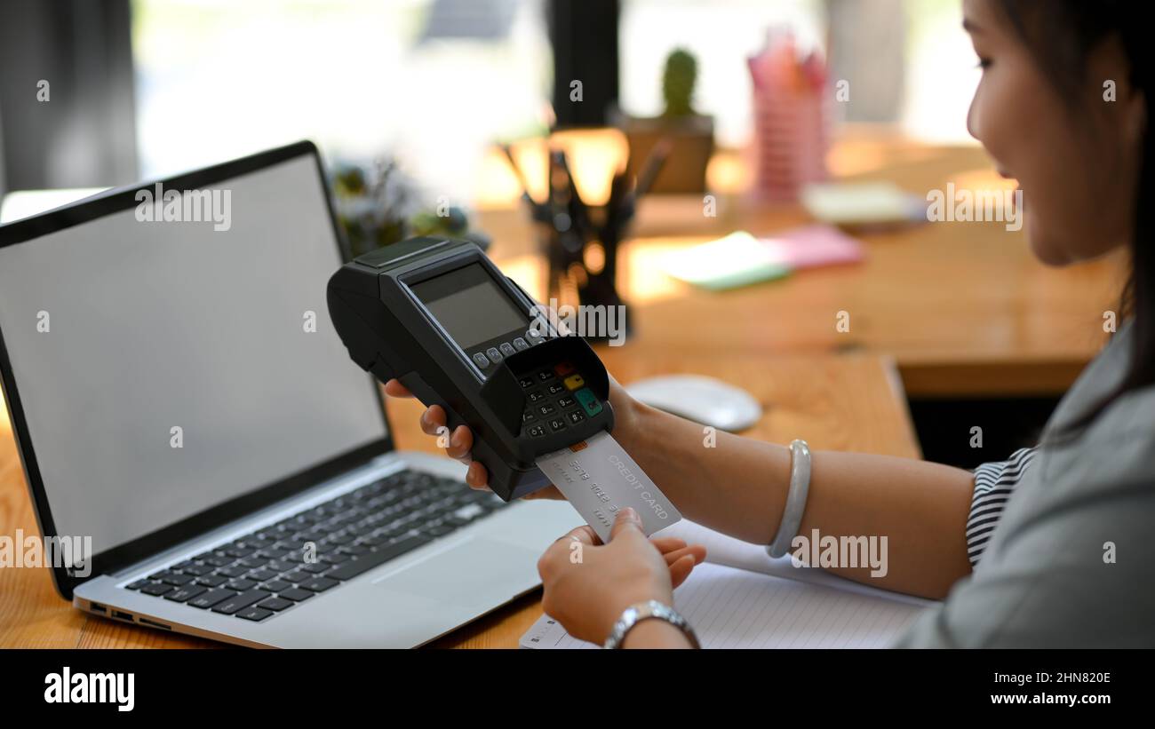 Female hotel receptionist hi-res stock photography and images - Alamy