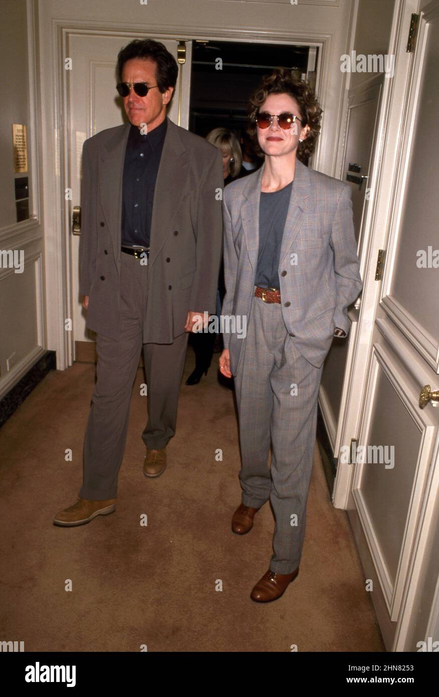 Warren beatty annette bening 1992 hi-res stock photography and images ...