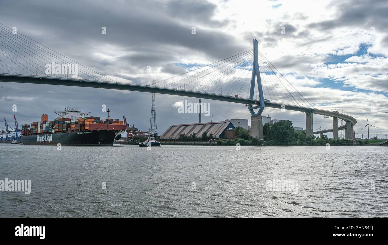 Container ship Cartagena Express from the shipping company Hapag Lloyd ...