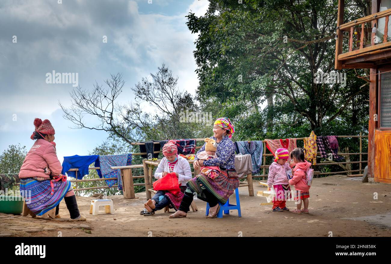Hmong family hi-res stock photography and images - Alamy