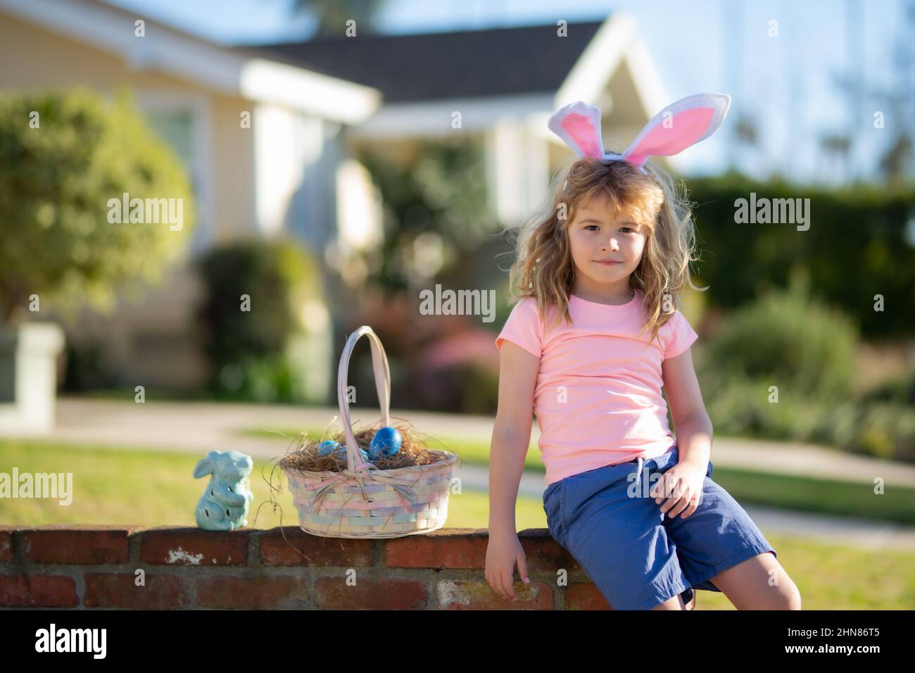 Child boy hunting easter hi-res stock photography and images - Alamy