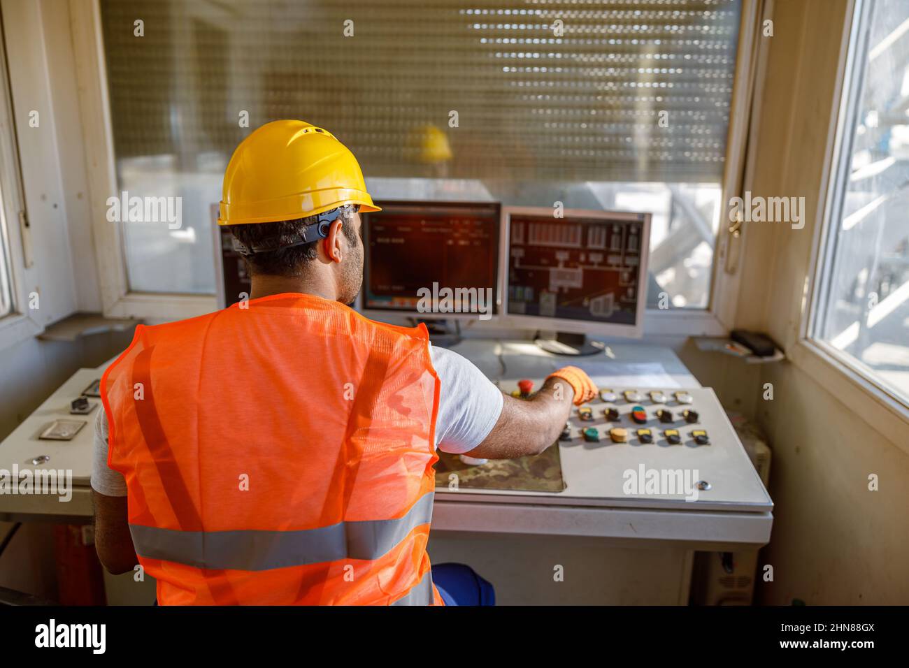 Operator information system hi-res stock photography and images - Alamy