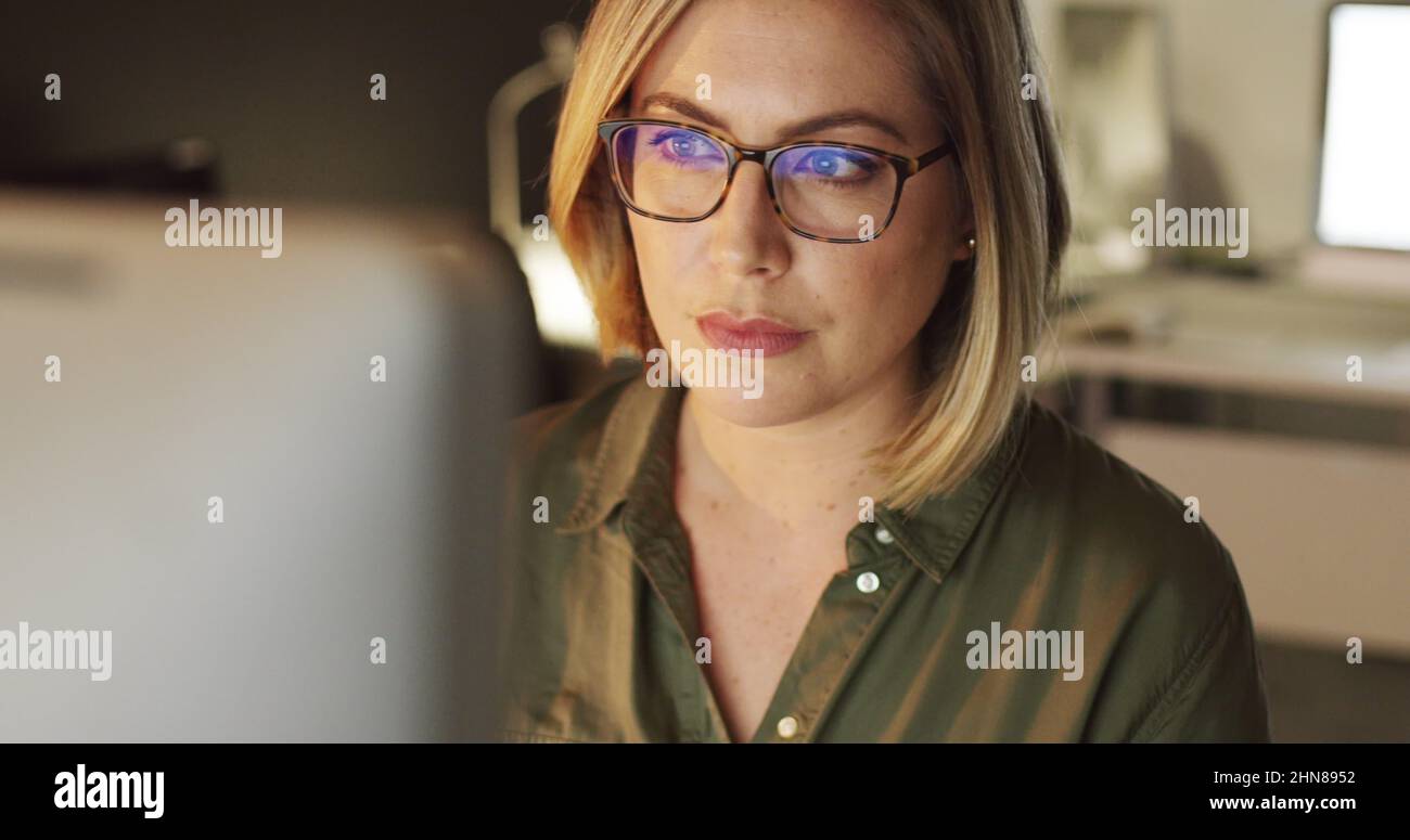 4k businesswoman working late in hi-res stock photography and images ...
