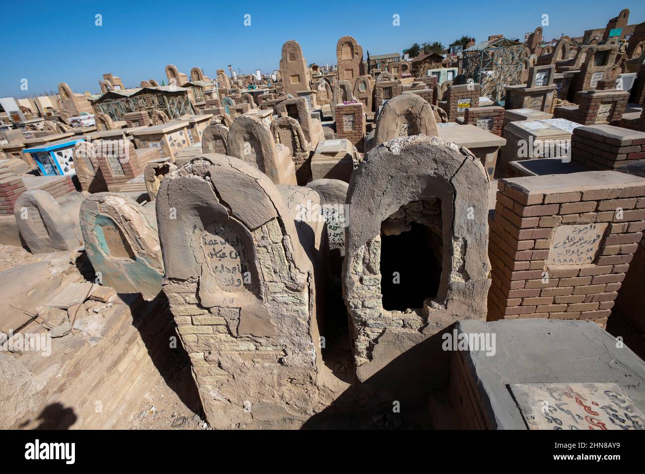 Al salam cemetery hi-res stock photography and images - Alamy