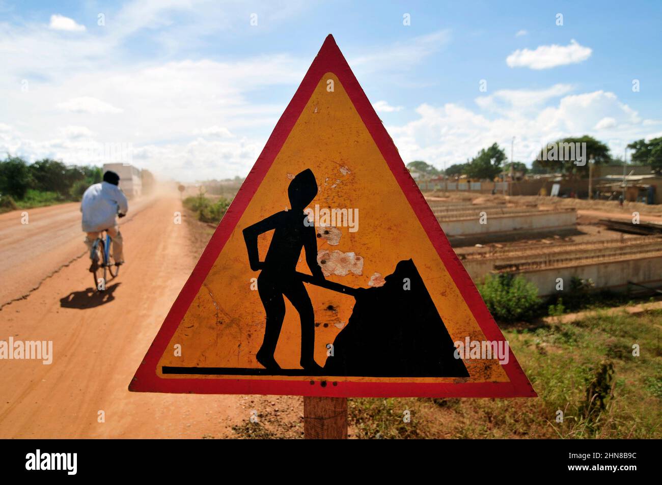 ' Men At Work ' road sign in Burkina Faso Stock Photo - Alamy