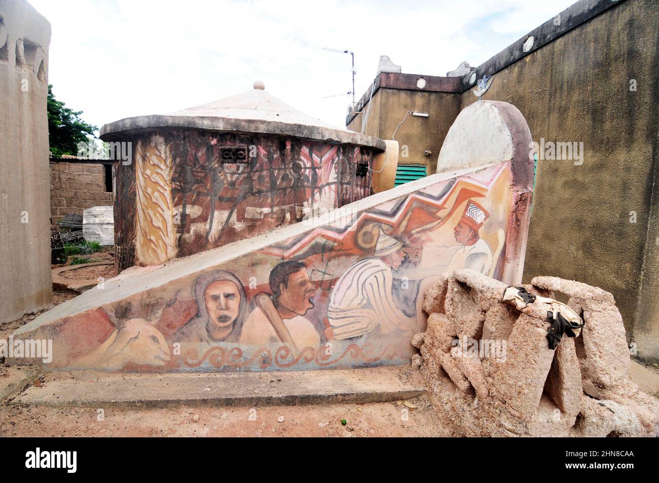 Colorful wall paintings in a Mossi village in central Burkina Faso ...
