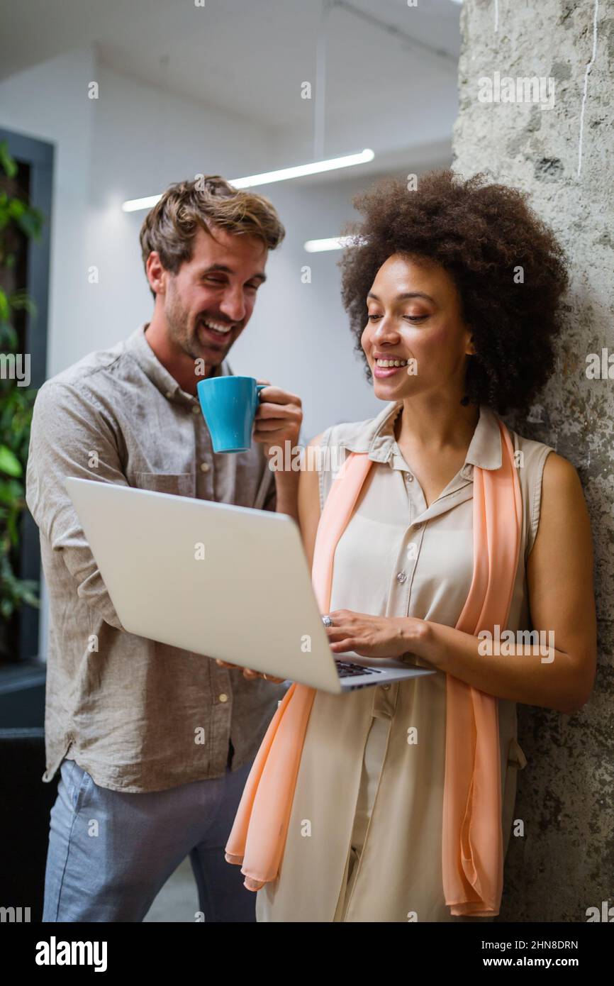 Happy people talking hi-res stock photography and images - Alamy