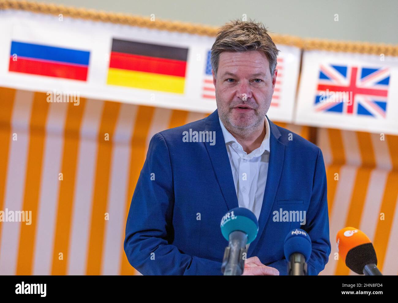 Schwerin, Germany. 14th Feb, 2022. Robert Habeck (Bündnis 90/Die Grünen ...