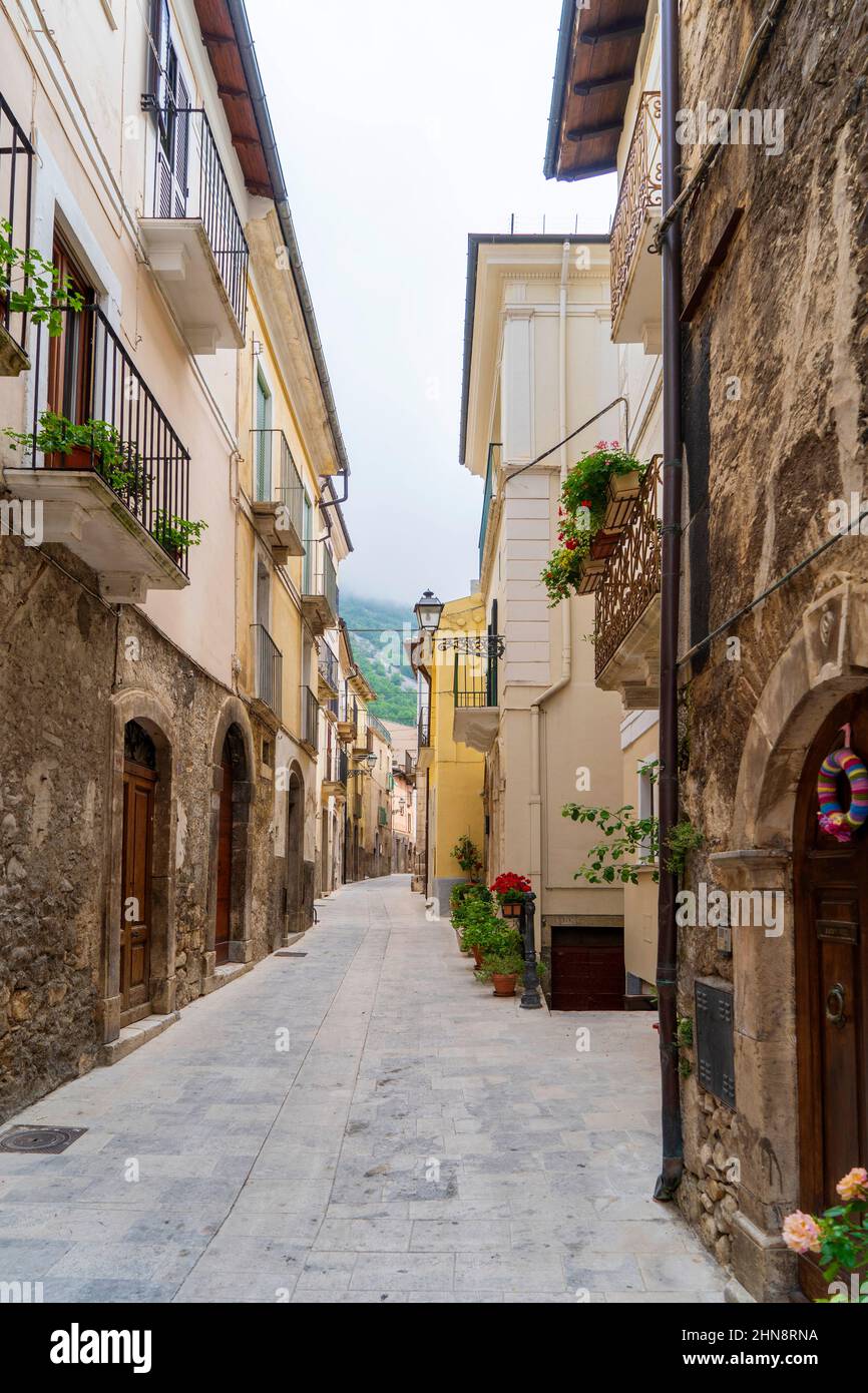 Via Madonna di Loreto street, Medieval village, Pacentro, Abruzzo ...