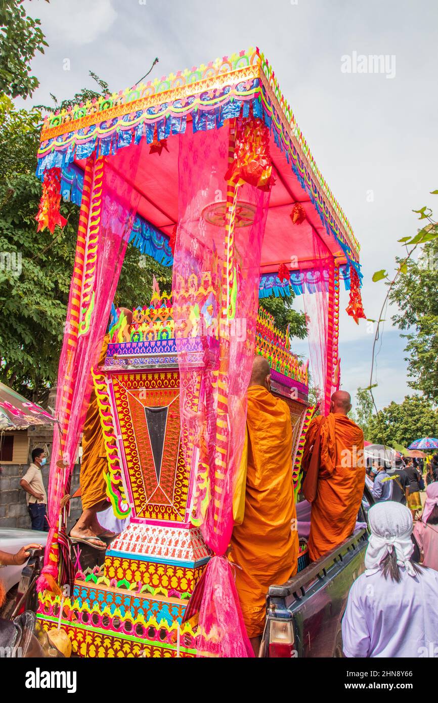 Thai monks ppe hi-res stock photography and images - Alamy