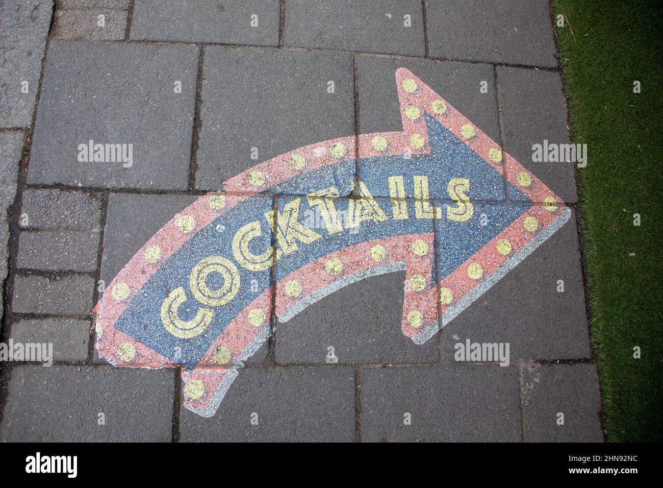 Cocktail sign on the pavement Stock Photo - Alamy
