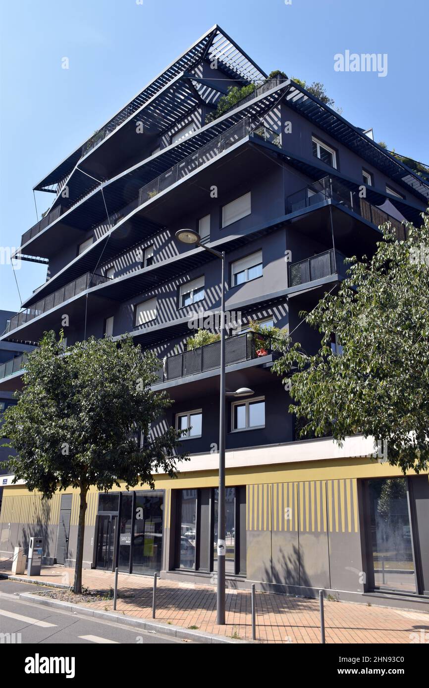 Dramatic angular balconies hi-res stock photography and images - Alamy