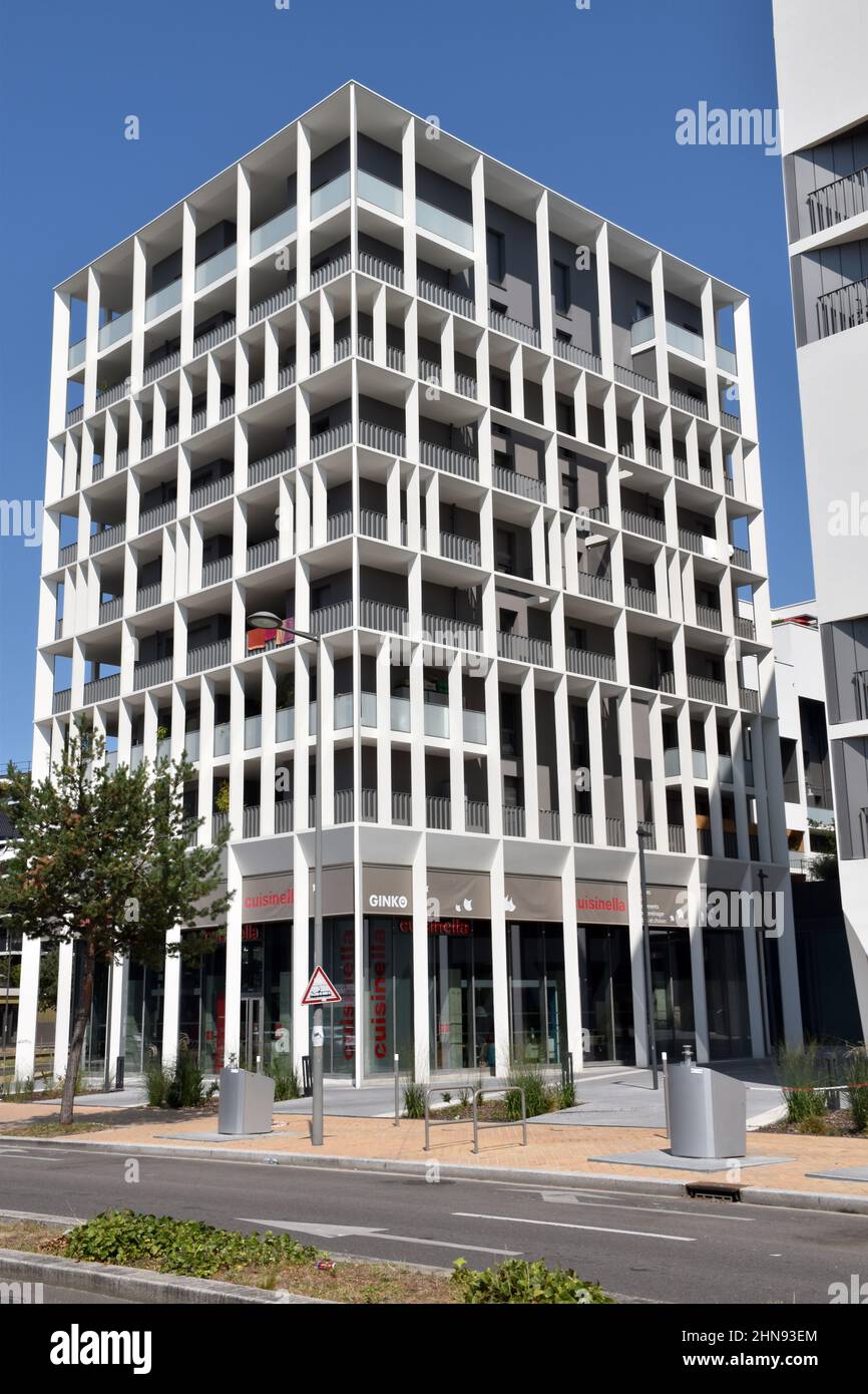 A ten storey apartment block, with shops on the ground floor, in the ...