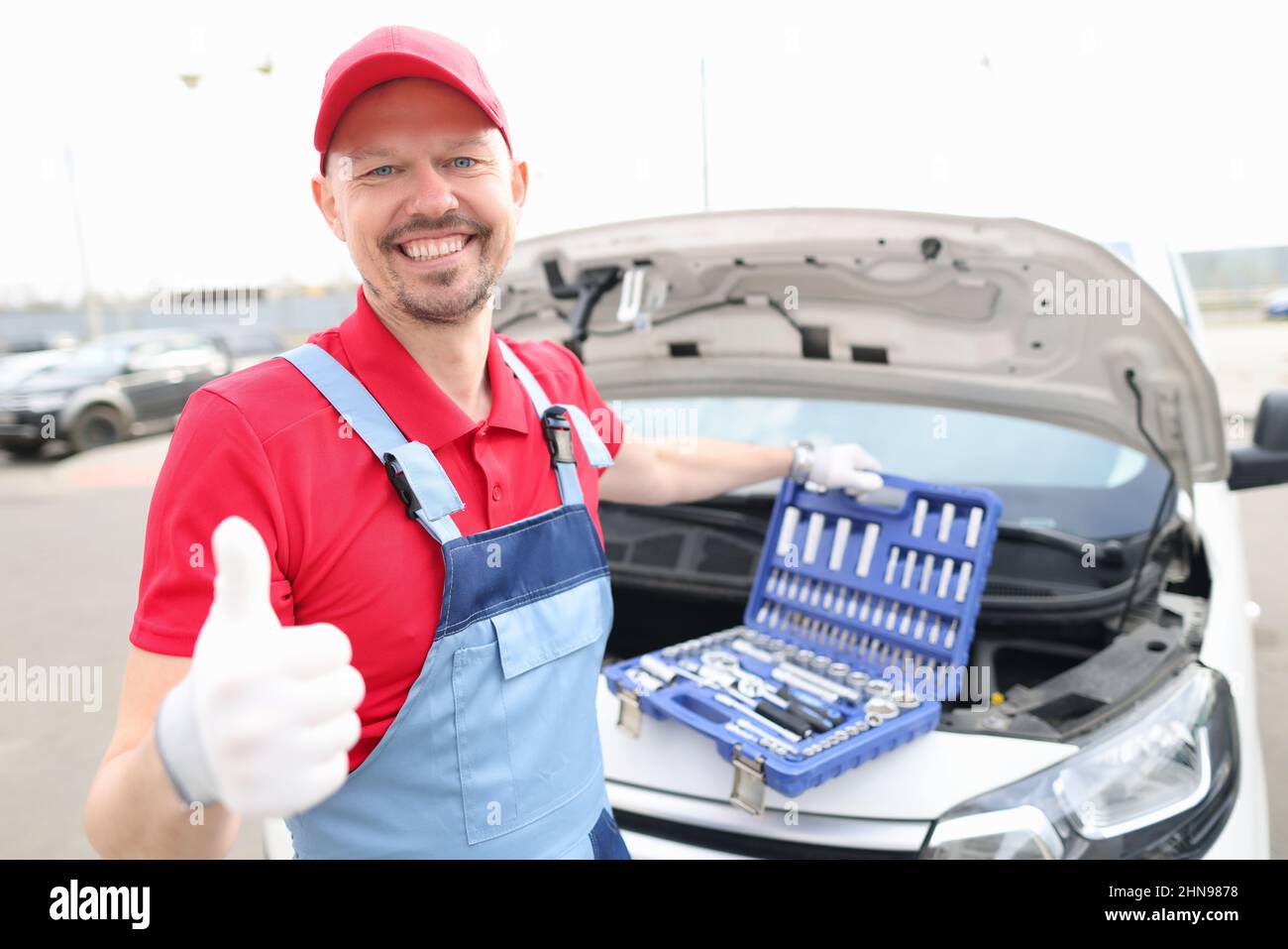 Repairman uniform hi-res stock photography and images - Alamy