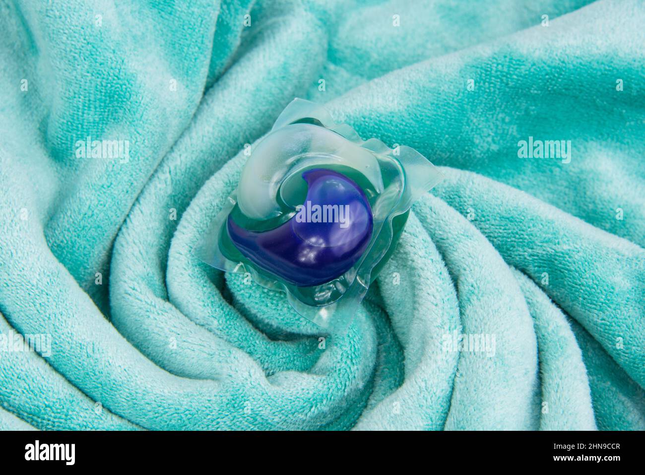 Green gel capsule hi-res stock photography and images - Alamy