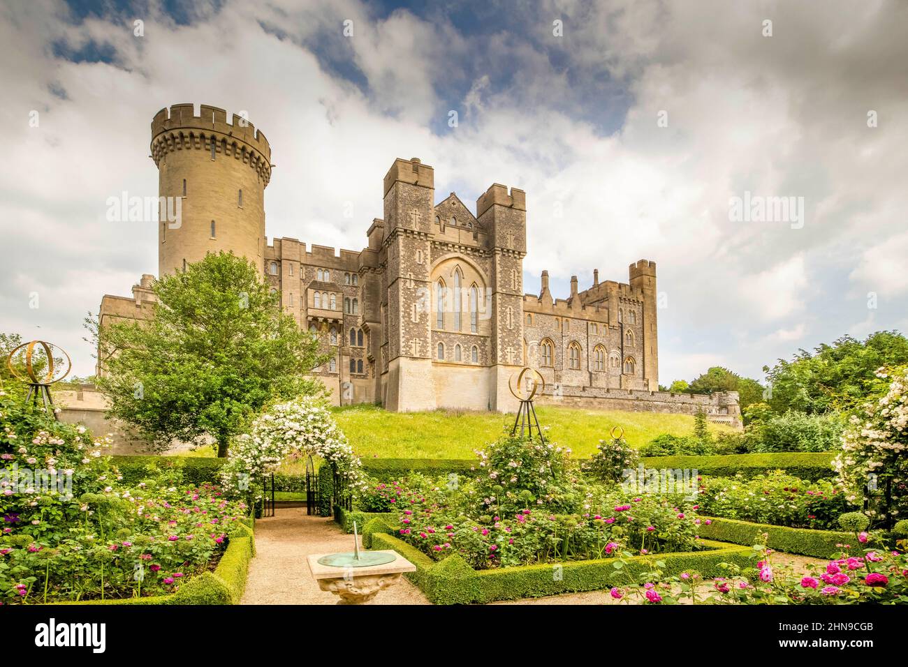 Medieval english queen hi-res stock photography and images - Alamy