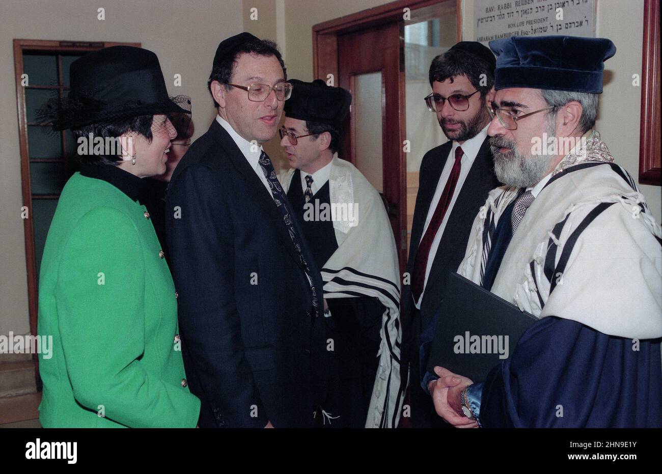 The Induction of Rabbi Chaim Rapoport by the Chief Rabbi Jonathan Sacks ...