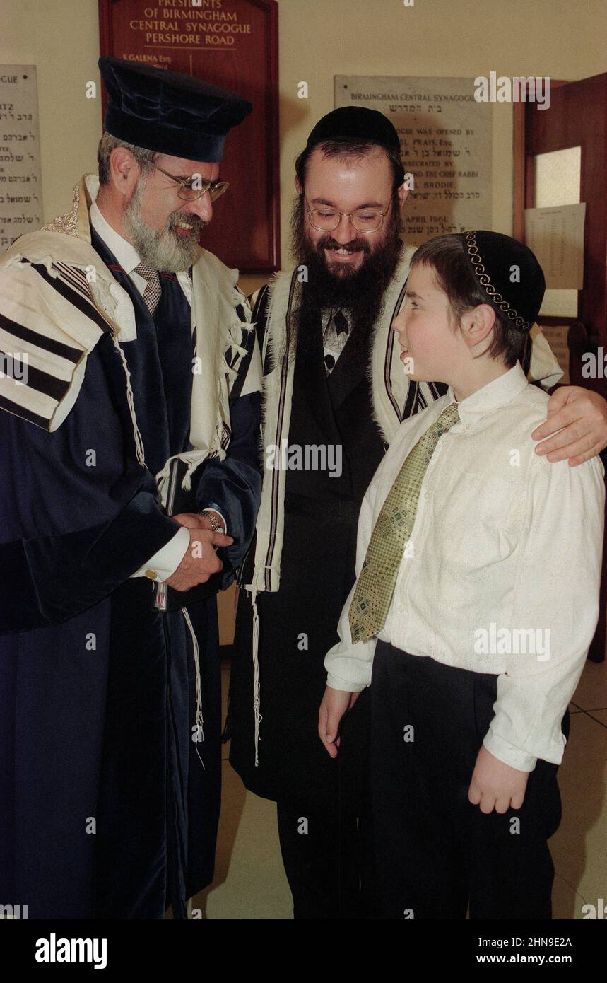 The Induction of Rabbi Chaim Rapoport by the Chief Rabbi Jonathan Sacks ...