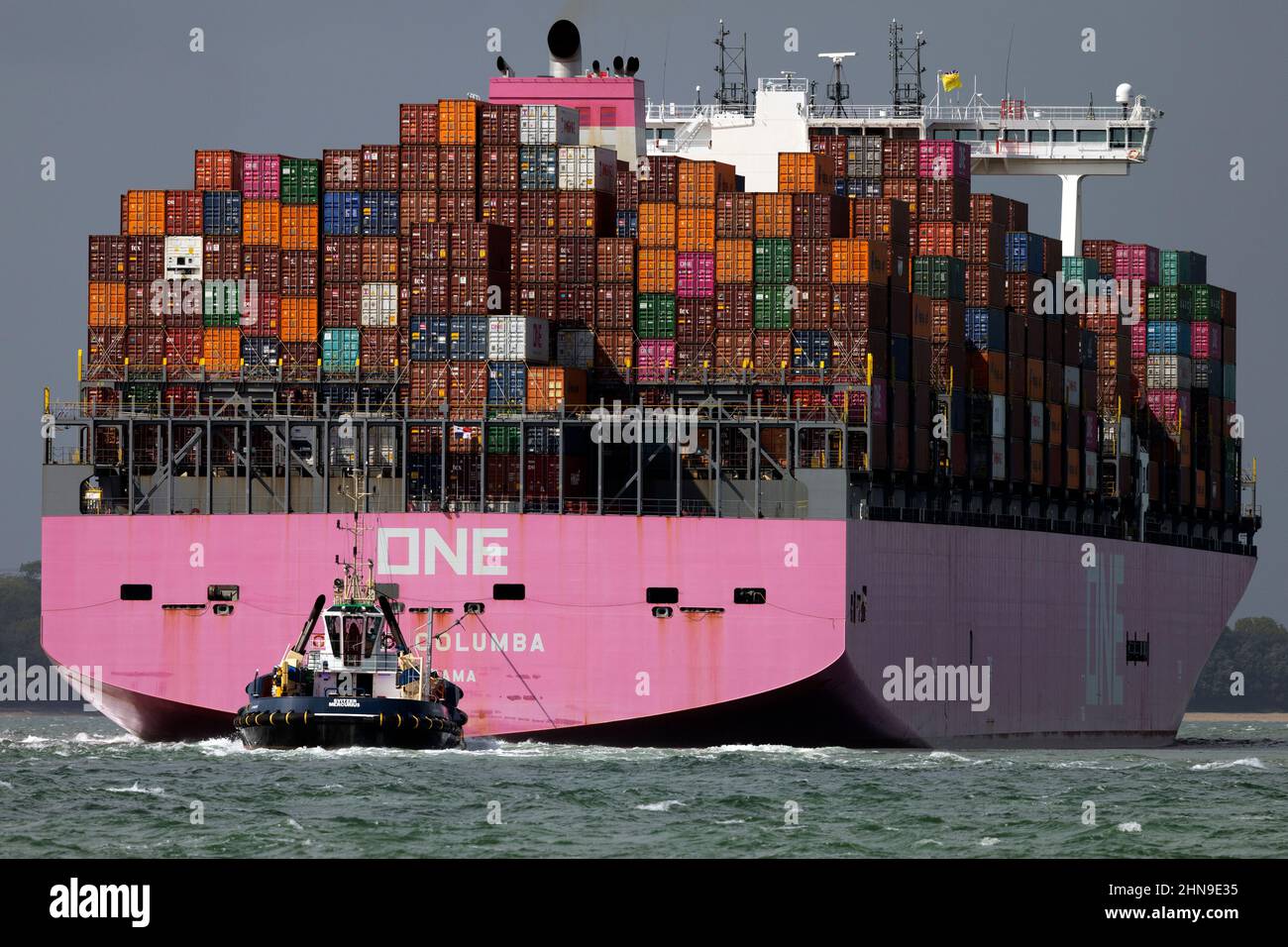 ONE,Columba, Container Ship,Svitzer,Mercurius,Tug,The Solent,isle of ...