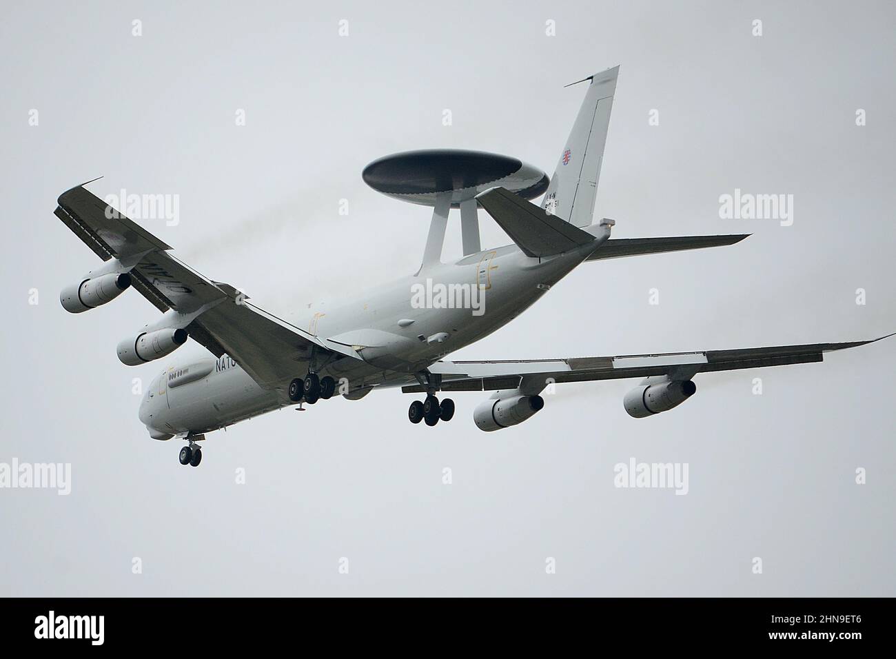 E tail platform hi-res stock photography and images - Alamy