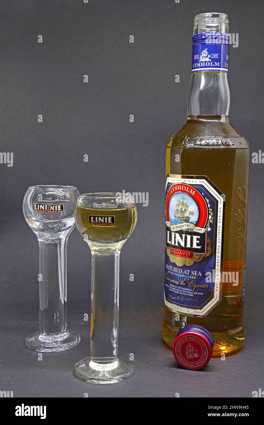 Linie Aquavit bottle and two glasses Stock Photo - Alamy