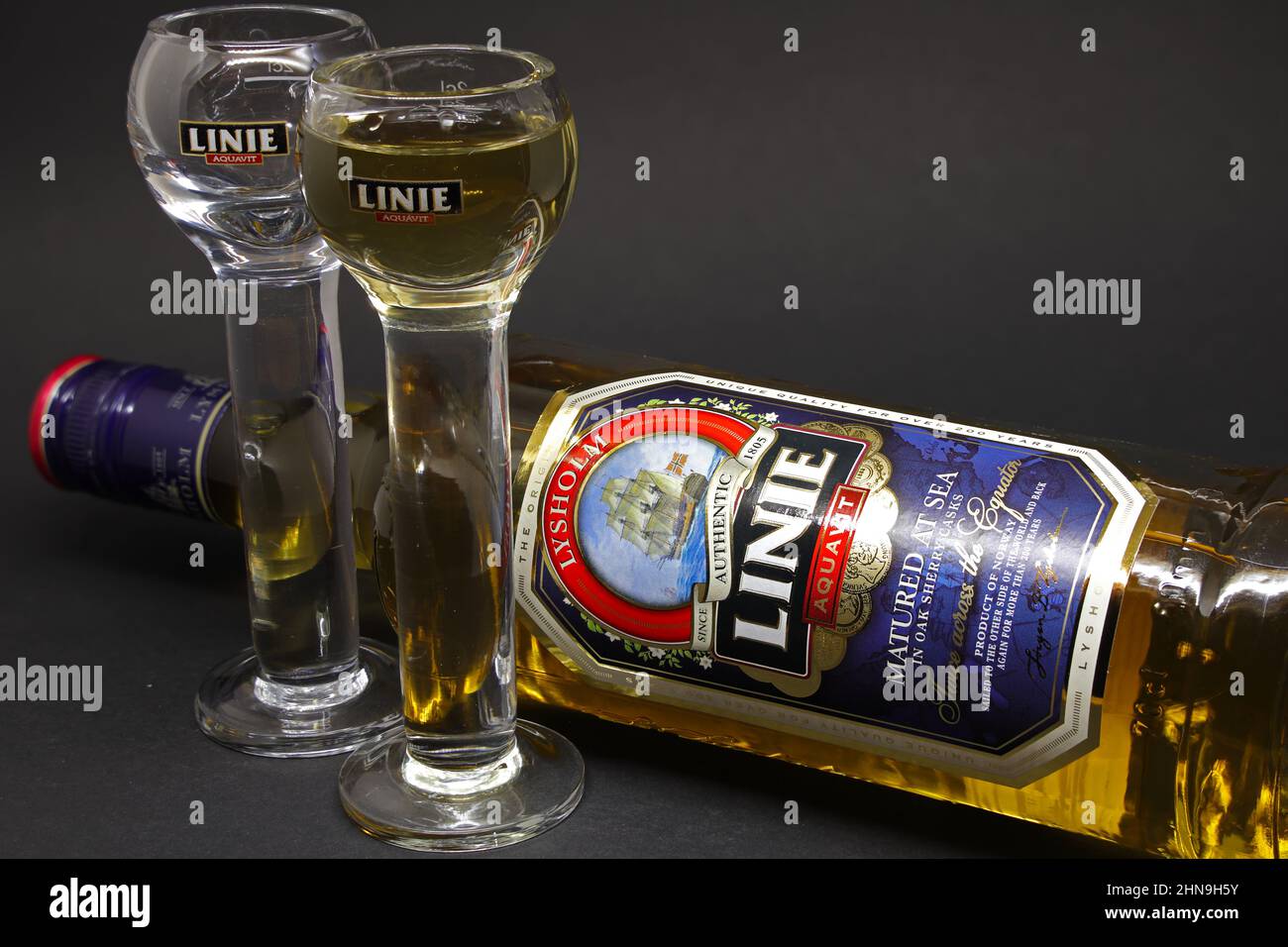 Linie Aquavit bottle and two glasses Stock Photo - Alamy