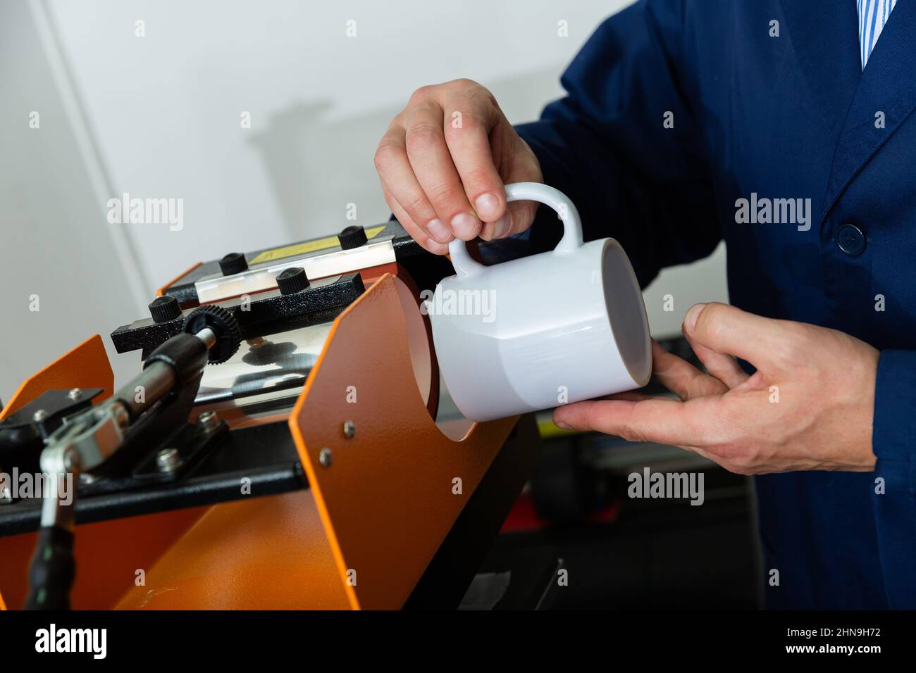 Machine for screen ceramic mug Stock Photo - Alamy